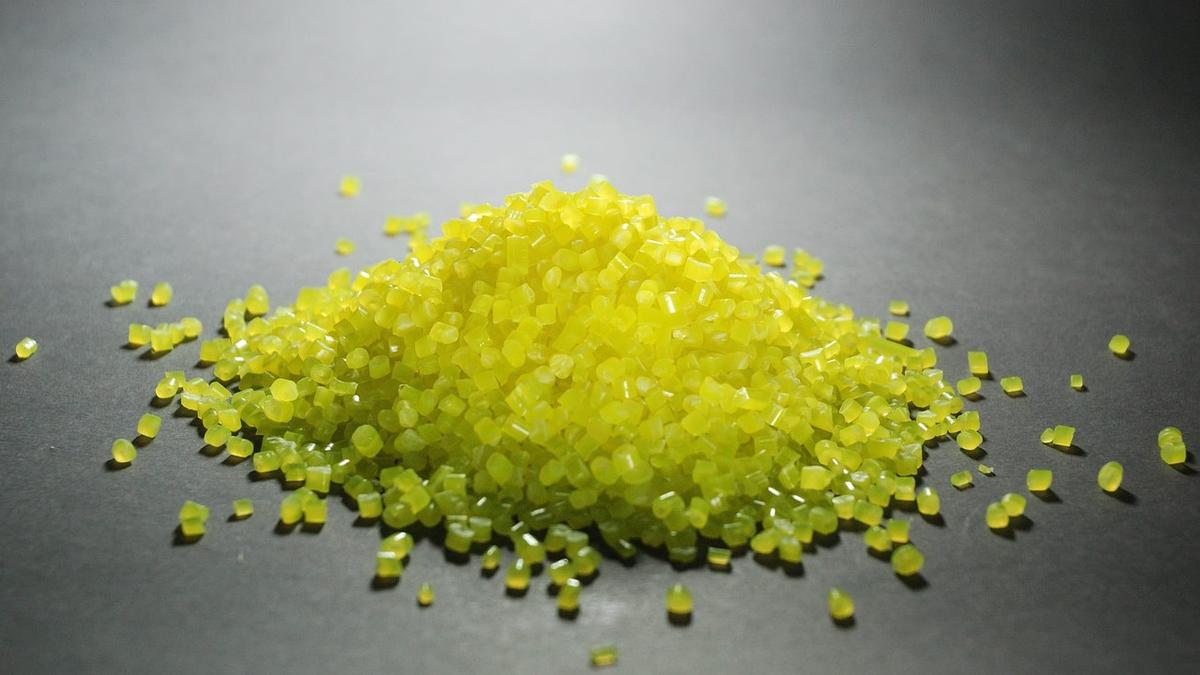 Chemical maker Qenos sent to administrators with hundreds of jobs in ...