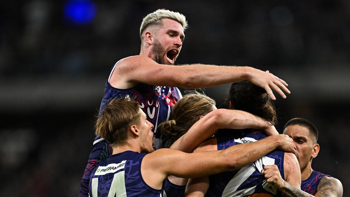 Fremantle Dockers kick last four majors to rescue incredible draw ...