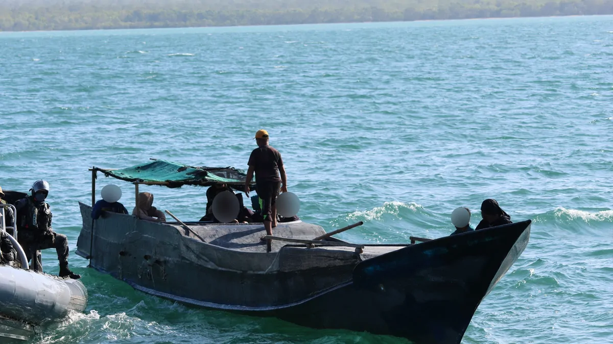 Australian Border Force removes 17 illegal fishermen from boats at ...