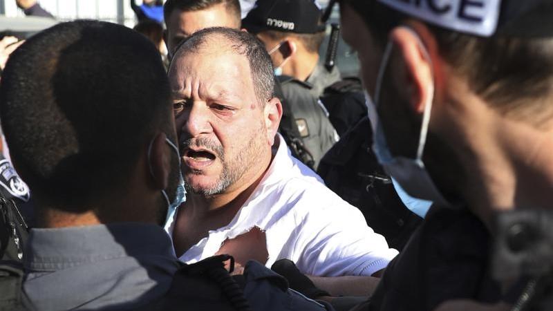 Israel Knesset: Security steps in as Ofer Cassif and Almog Cohen fight ...