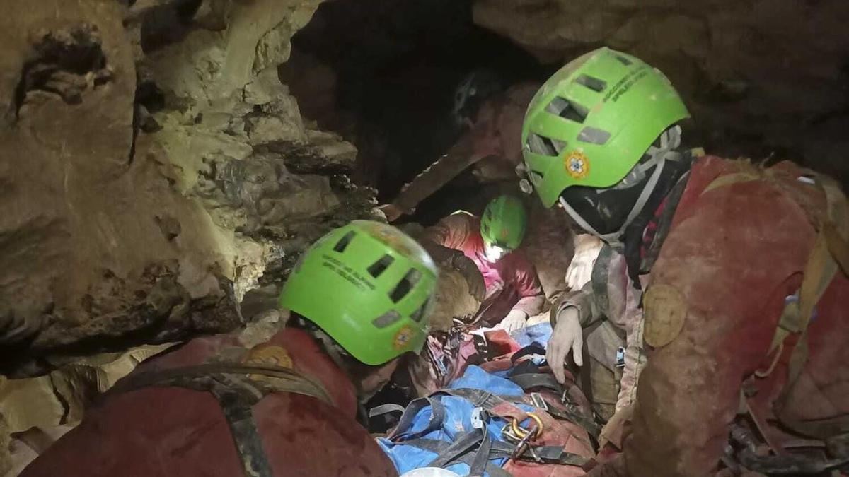 Italy cave rescue: Specialist crews using explosives in attempt to free ...