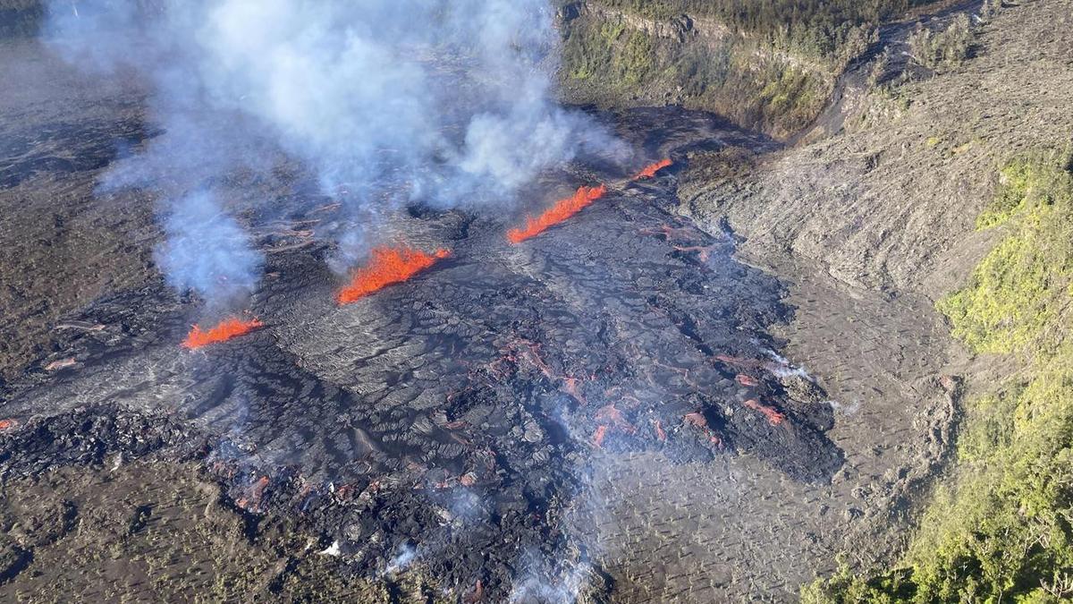 Kilauea volcano: ‘Vog’ threat as one of world’s most active volcanoes ...