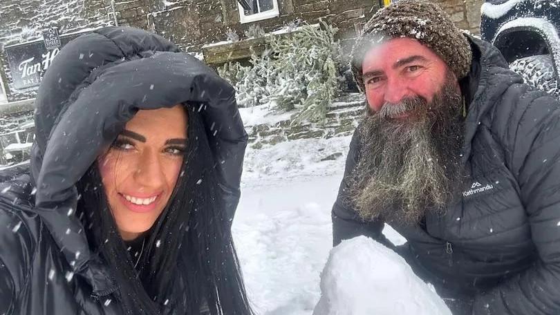 Tan Hill Inn: Aussie tourists snowed in to North Yorkshire pub as UK ...