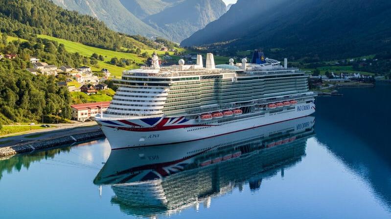 P&O cruise ship Iona: Passengers ‘dropping like flies’ as novovirus ...