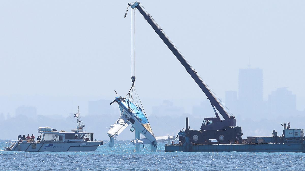 Rottnest Island seaplane tragedy: Pilot texted Swan River Seaplanes ...
