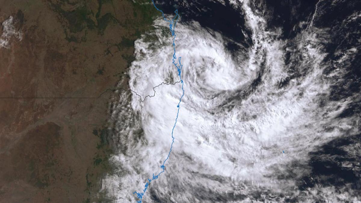 Cyclone Alfred: Four million prepare for 150km/h winds, flooding rain ...