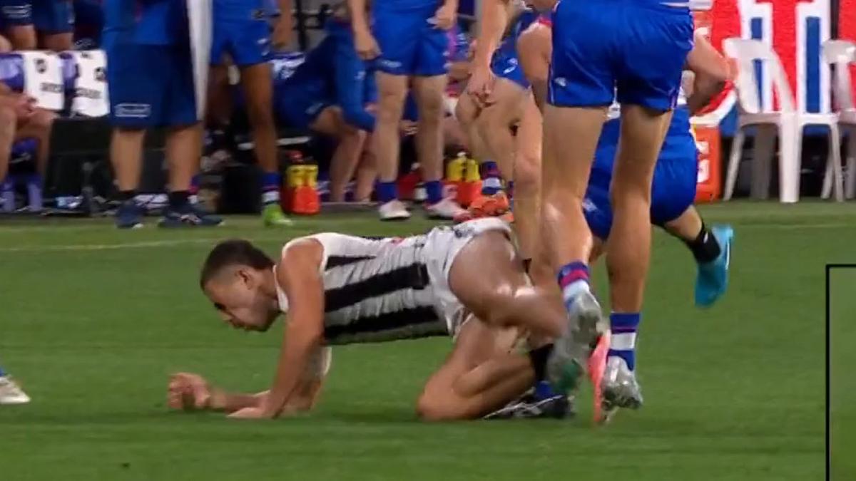 Bulldogs v Collingwood: Reef McInnes injured in opening minutes of MCG ...