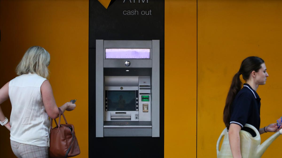 Commonwealth Bank outage: Customers left cashless as transfers function ...