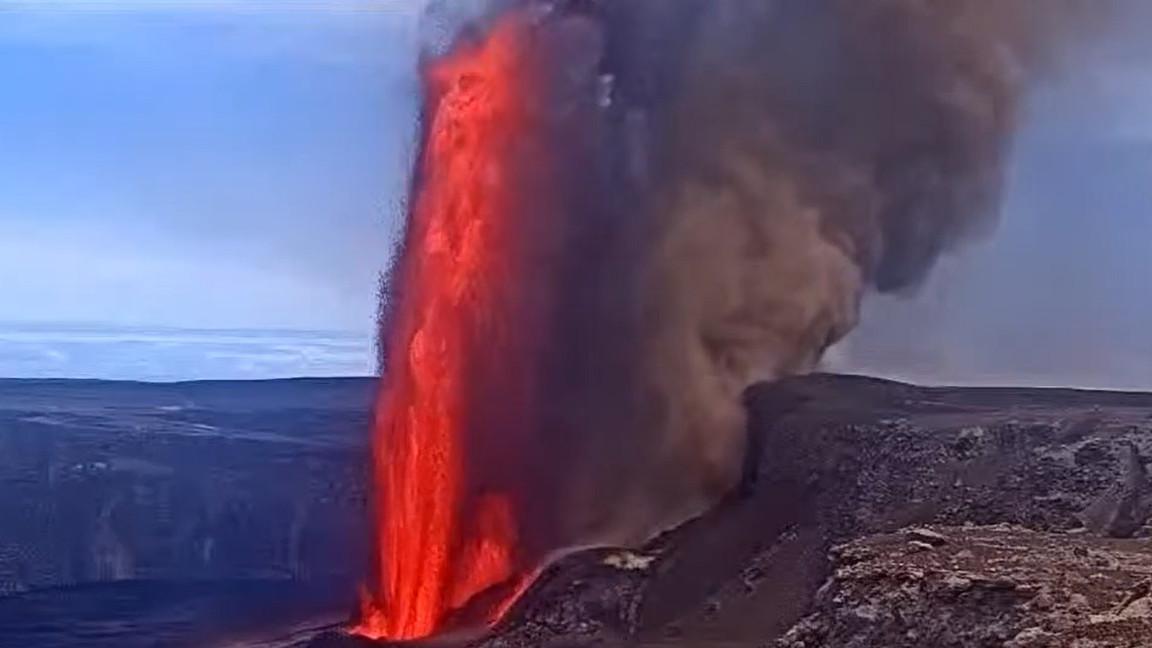 Kilauea volcano: Flight warning as rare ‘gas pistoning’ phenomenon sees ...