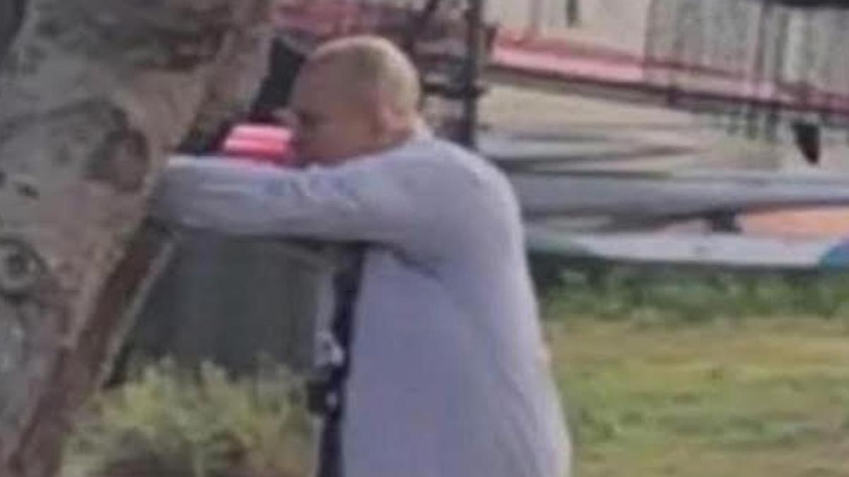 Detective Cesar Barraza revealed as officer who stopped Bondi ...