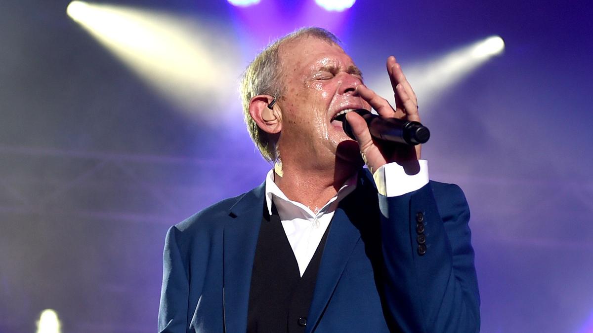 John Farnham seen with family in Boxing Day pics, fans share love for ...